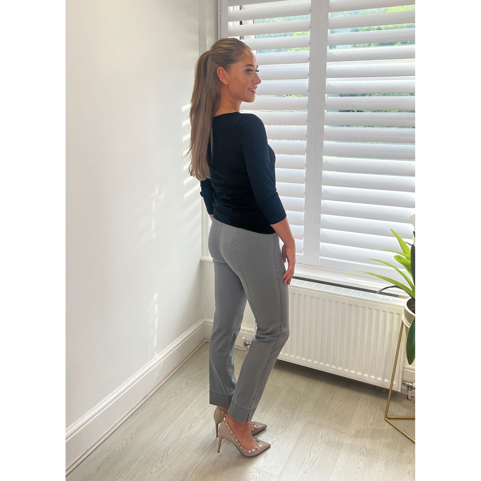 Robell Marie Petite 29 Inch Length Denim in Mid Grey