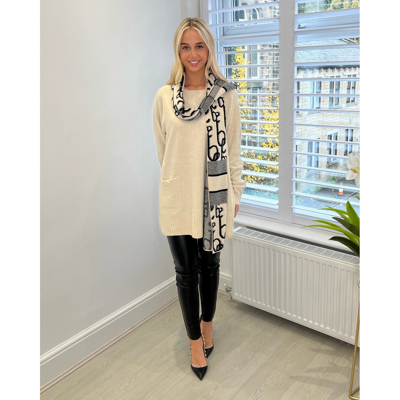 Lucy Cobb Toni Jumper and Scarf Set in Oatmeal