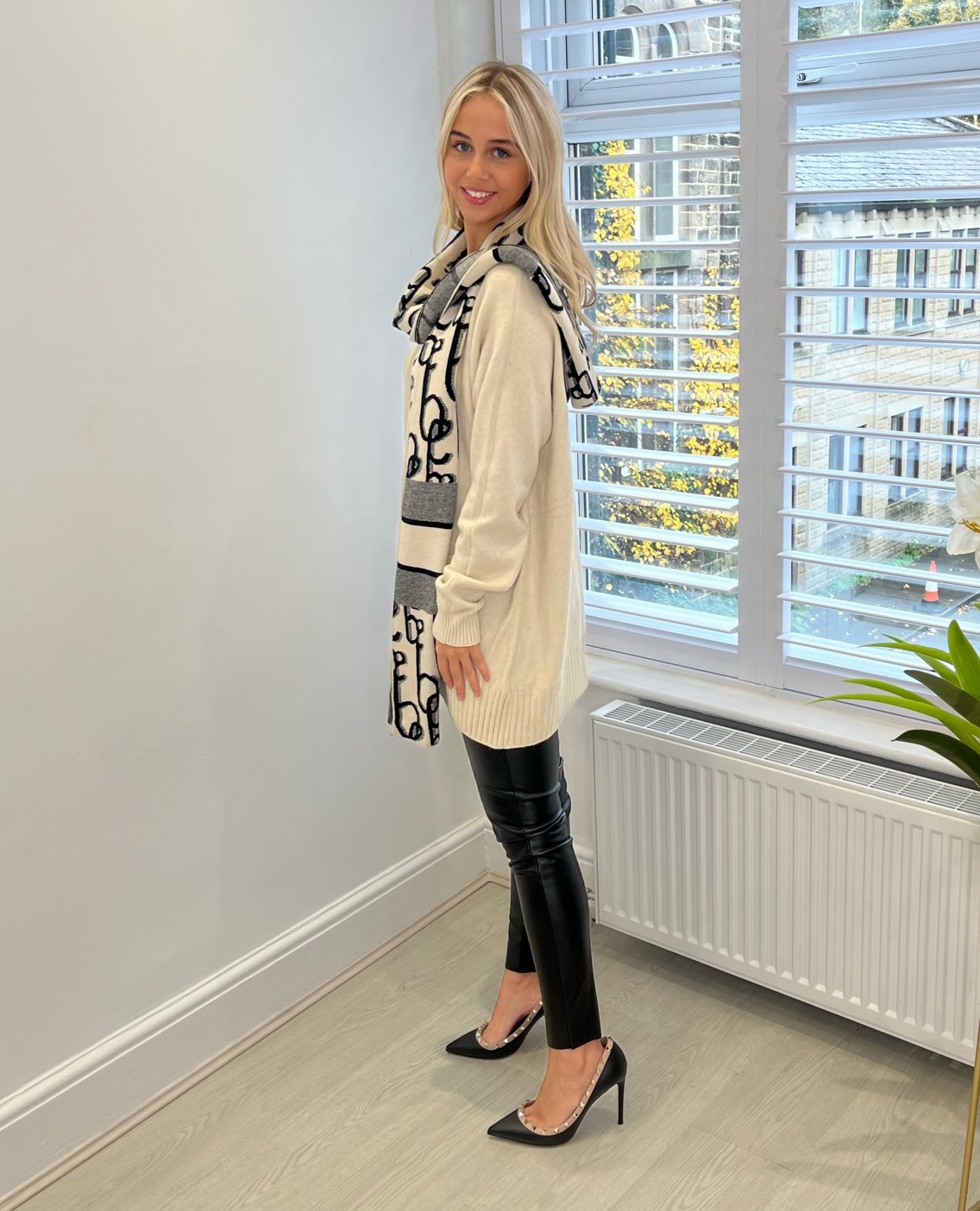 Lucy Cobb Toni Jumper and Scarf Set in Oatmeal