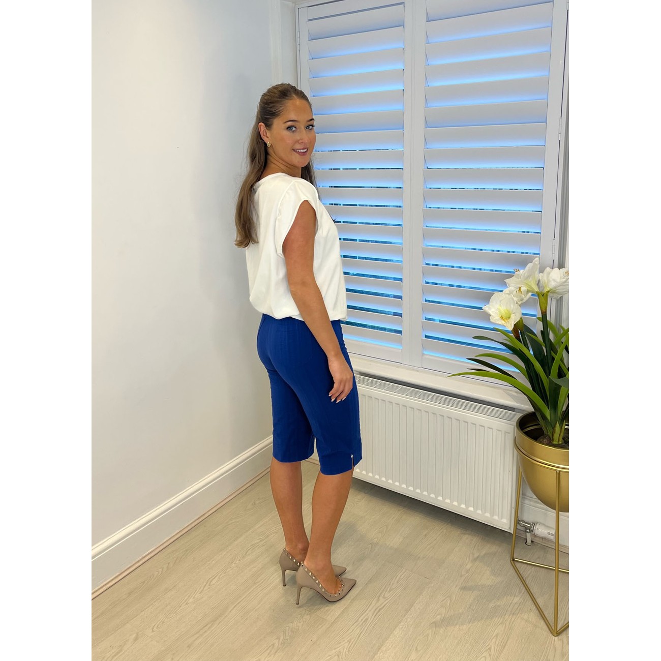 Robell Bella 05 Cotton Rich Seersucker Shorts in Royal